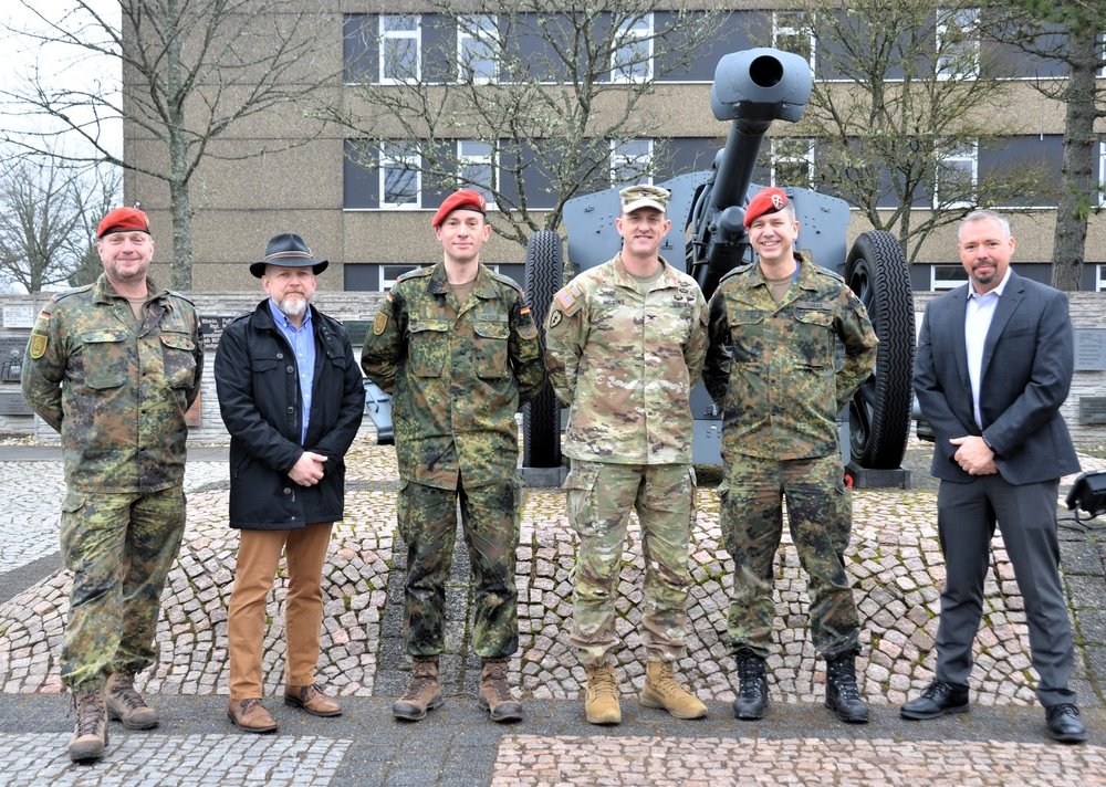 USAG Rheinland-Pfalz strengthens ties with the Bundeswehr Artillery ...